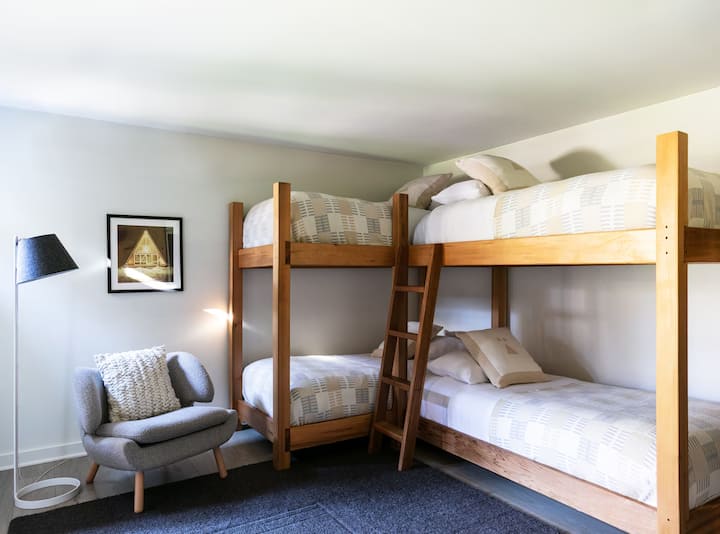 Tälta Lodge, A Bluebird By Lark | Twin Bunk - Stowe, VT