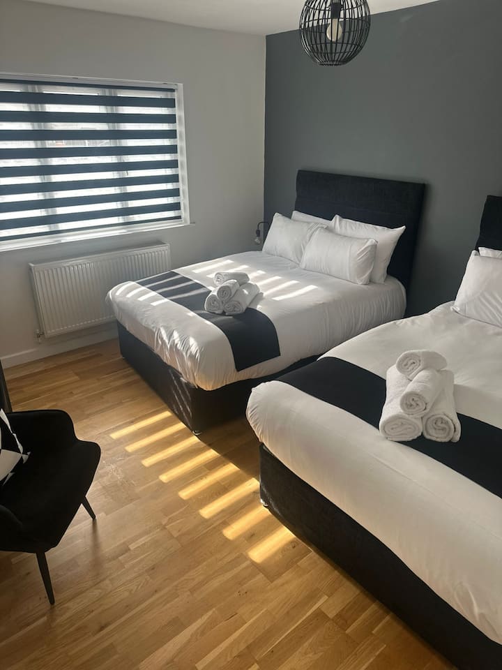 Spacious 4br Corporate Apartment - Watford