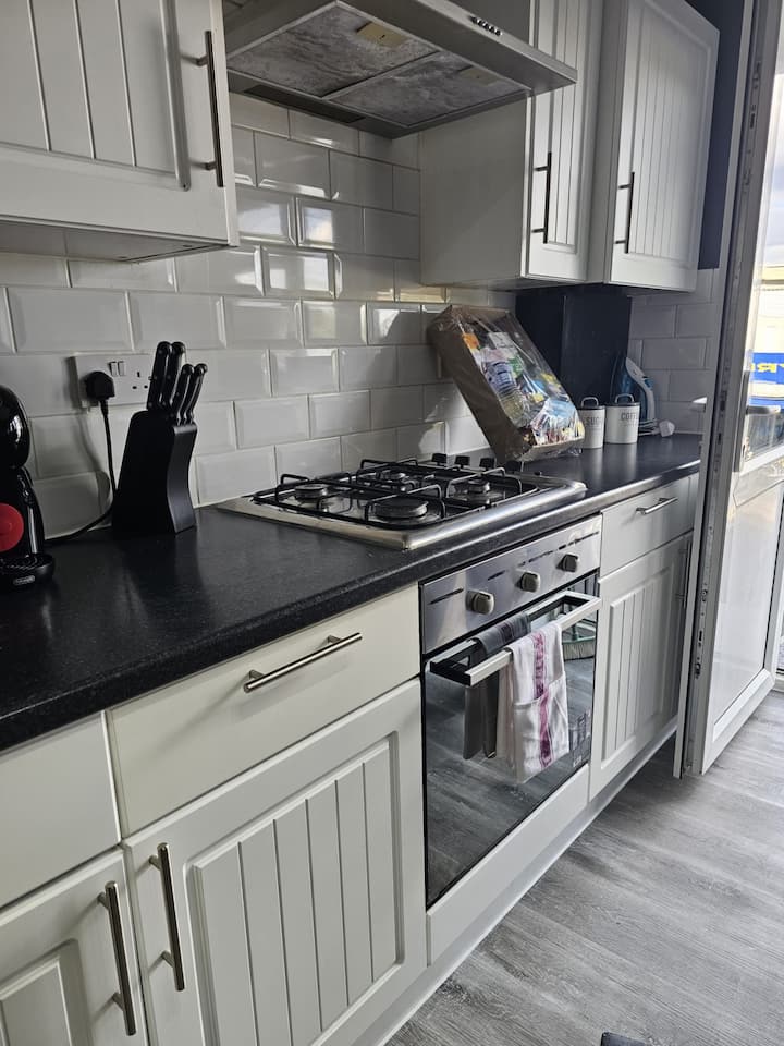 Spacious 4br Corporate Apartment - Saint Albans