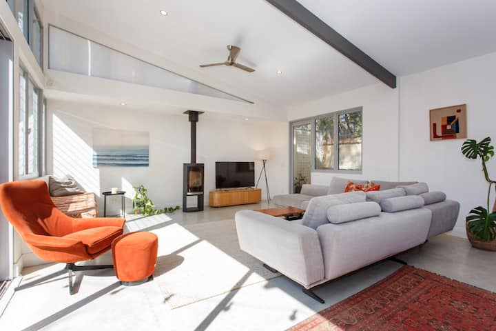 Treetop Retreat - Spacious Home With Pool - Fremantle