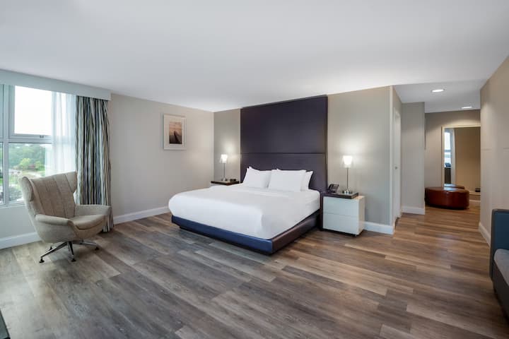 41 Lakefront | 1br Suite | Indoor Pool | City View - Geneva, NY