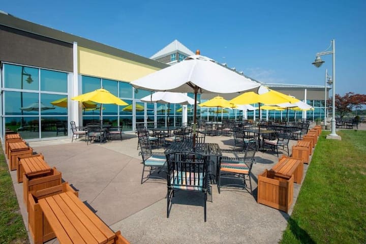 41 Lakefront | 2 City View Rooms | City View - Geneva