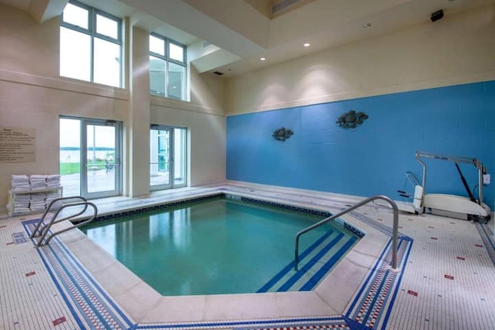 Pet-friendly Room | Pool | Near Ventosa Vineyards - Geneva