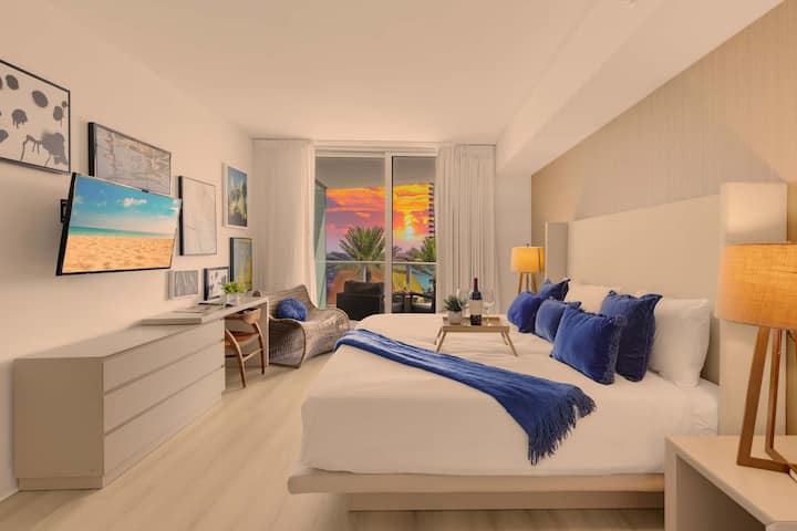 Luxury Beachfront Apt W/rooftop Pool & Ocean Views - Hollywood, FL