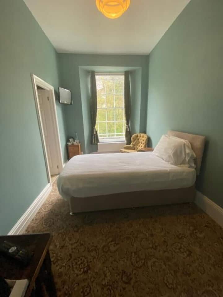 Twrch - Single - Laugharne