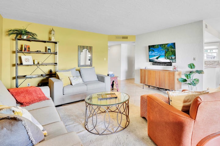 Relaxing Palm Springs Condo With Pool Access - Palm Springs, CA