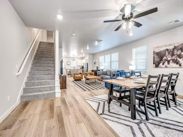 Stylish Townhome Near Plaza District & Milam Park - Oklahoma City, OK