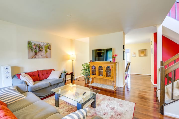 Close To Hospital & Dulles: Herndon Townhome - Reston, VA
