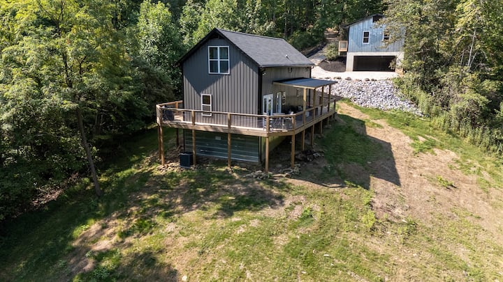 8 Acre Cabin W/ Deck & Fire Table Near Trails - Tallulah Falls, GA