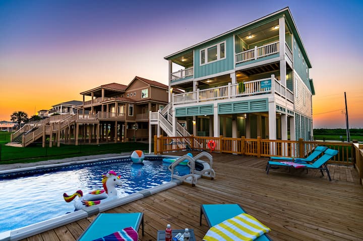 Beachfront | Hot Tub & Pool L Free Cancellation - Crystal Beach, TX
