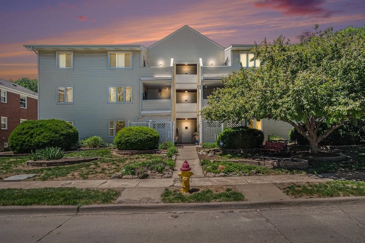 Cozy Home With Comfort & Prime Location & King Bed - Omaha, NE