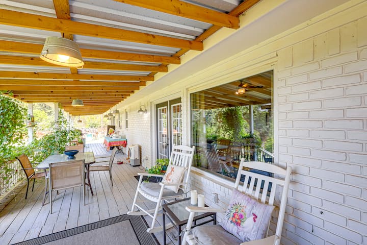 Boqsue River Valley Views! 3-acre Country Home - Clifton, TX