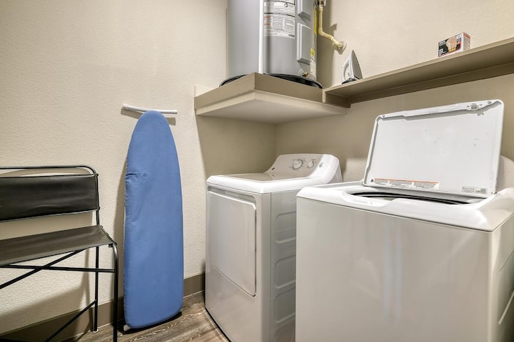 Landing | Beautiful 1bd, Gym, Yoga Studio - The Woodlands, TX