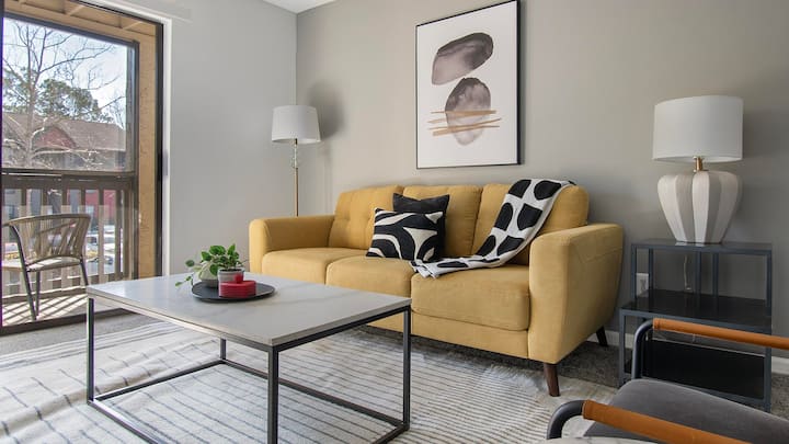 Landing | Chic 2bd, Courtyard, Gym - Jacksonville, FL