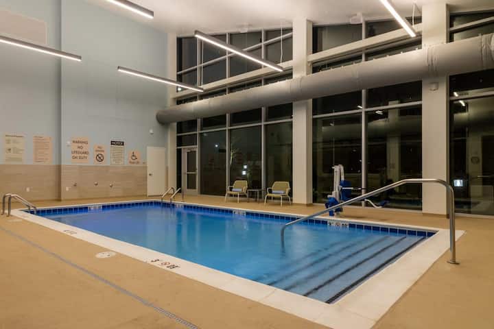 Near Central West End | Free Breakfast + Pool. Bar - St. Louis, MO