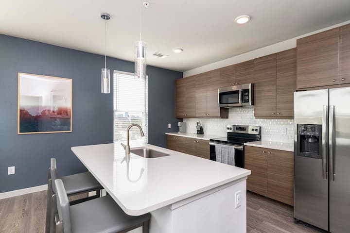 Landing | Chic 2bd, Gym - Monroe, NC