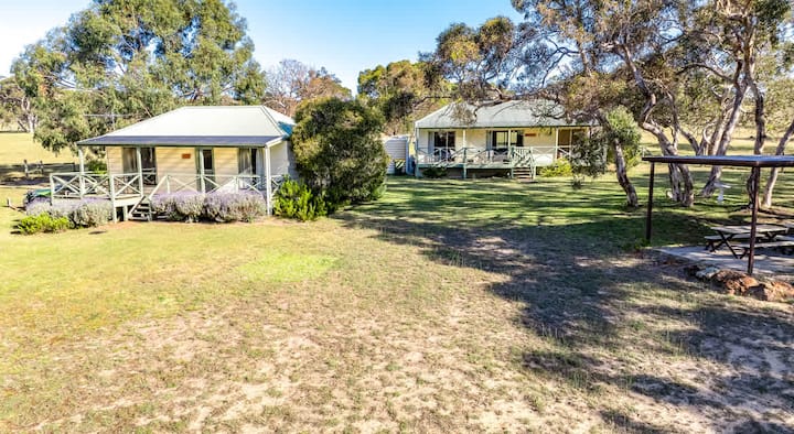 Country Escape Cottages | Lavender & Grevillea - Goolwa