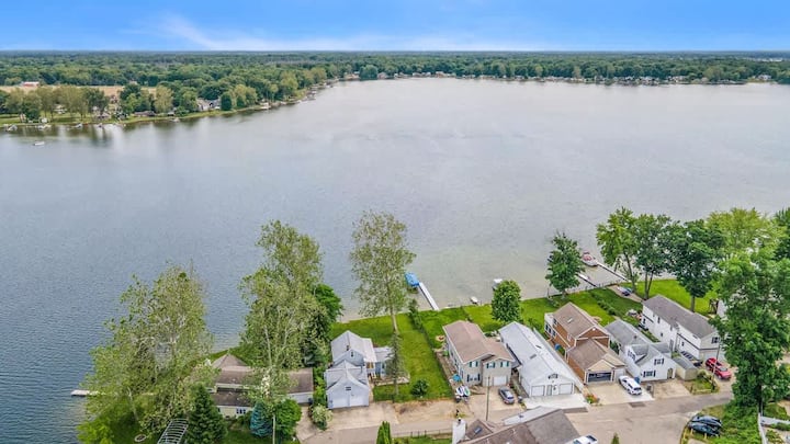 Lake And Lodge By Kzoobnb - Jackson Hole Lake, Galesburg