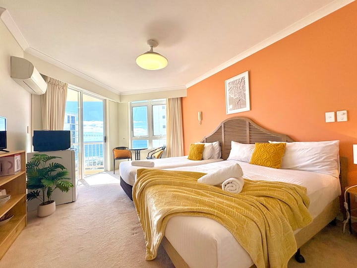 Ocean View Bliss: Pool, Spa, Sauna & Netflix - サーファーズ・パラダイス