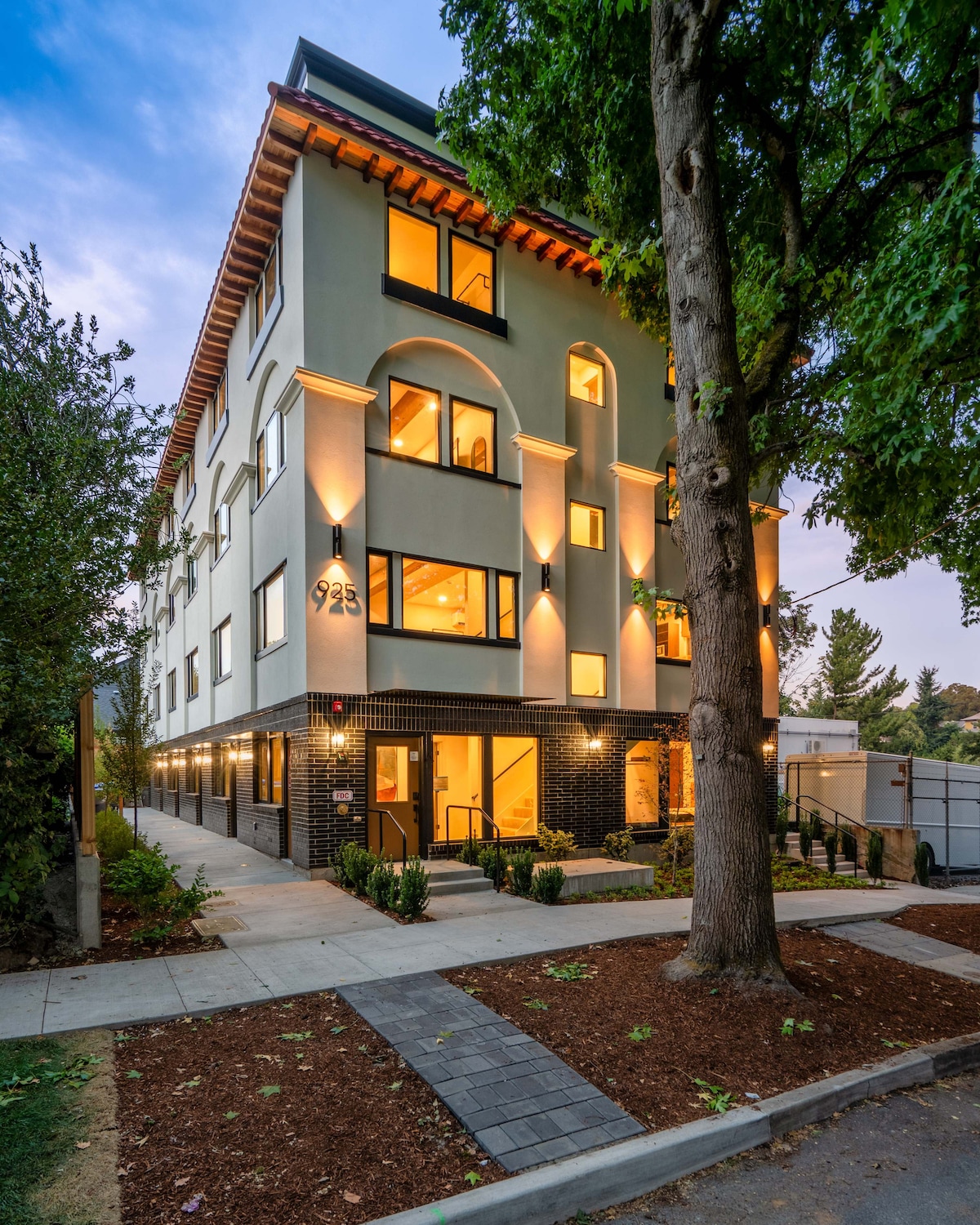 Kerns 6BR Gem - Neubau, spanisches Flair - Häuser zur Miete in Portland ...