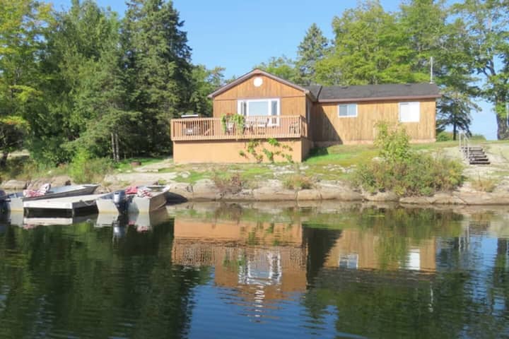 Waterfalls Lodge - Cottage #1 - Big Trout Lake