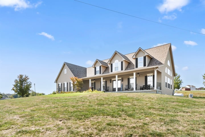 New Fire Pit | Valley Views | Peaceful Escape - Eureka, MO