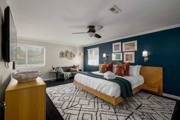 Colorful Family Oasis - Hot Tub - Pool Table - La Mesa, CA