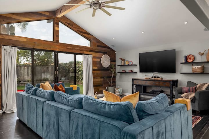 Autumn Adventure | Sleeps 10 | Hot Tub | Billiards - San Diego