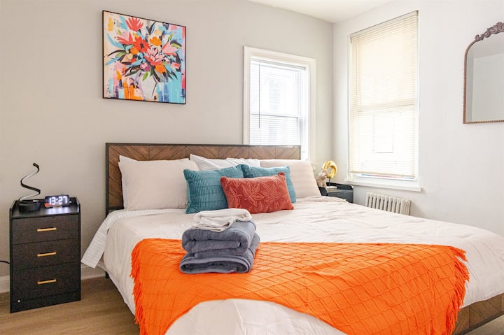 Cozy And Bright 2br/1ba 2 Miles From White House! - Hyattsville, MD