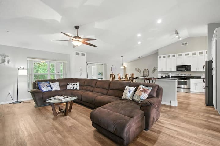 Birch Haven Retreat | Pool Table & Beach Nearby - Palm Coast, FL