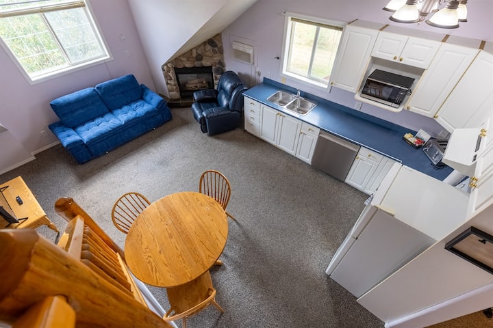 5 Minutes From Fernie Alpine Resort | Sleeps 3 - Fernie