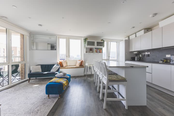 Sunny 2br Flat | Patio & Views | Acton - Craven Cottage