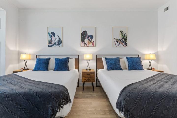 Modern Double Queen Room | Cozysuites 32 - Atlantic City, NJ