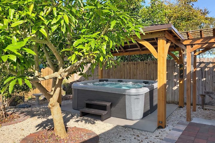 Siesta Key Paradise Hot Tub Sleep 12 - Sarasota, FL