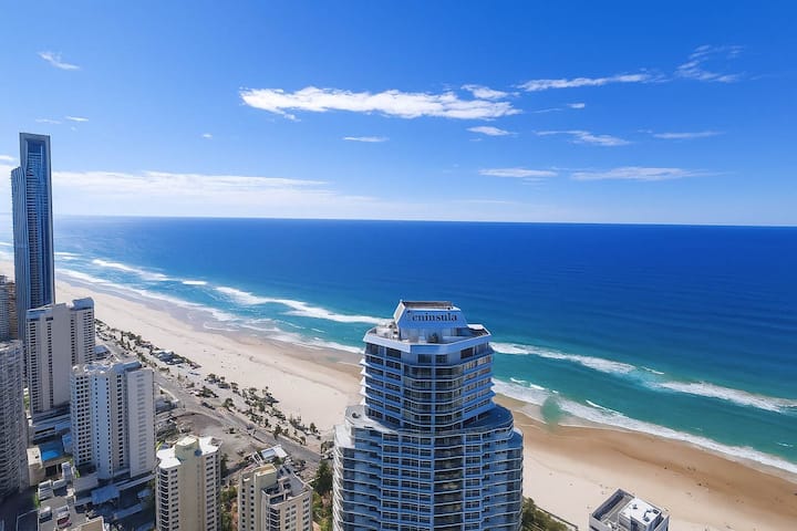 Beachfront Retreat:pool, Spa, Sauna & Netflix - Surfers Paradise