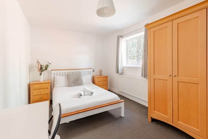 Spacious Riverside View Bungalow - Oxford
