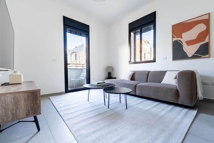 Blueground | Tel Aviv, Balcony, Nr Rothschild Blvd - Tel Aviv-Yafo