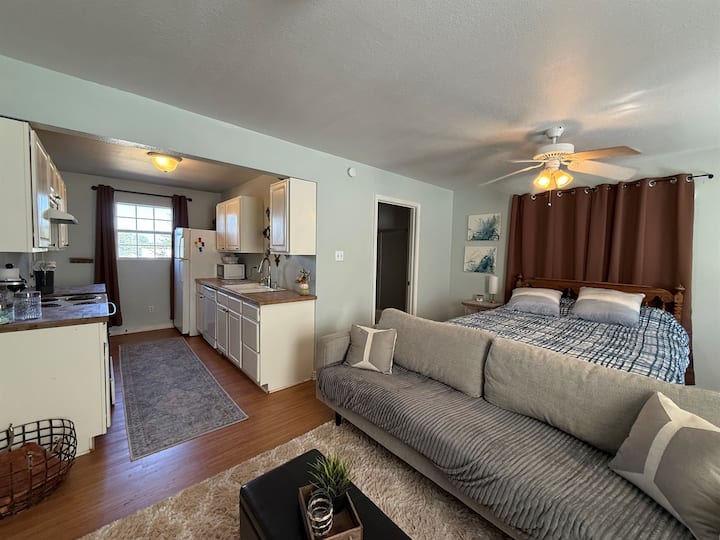Eleven South: One - Modern Studio Apartment - Abilene, TX