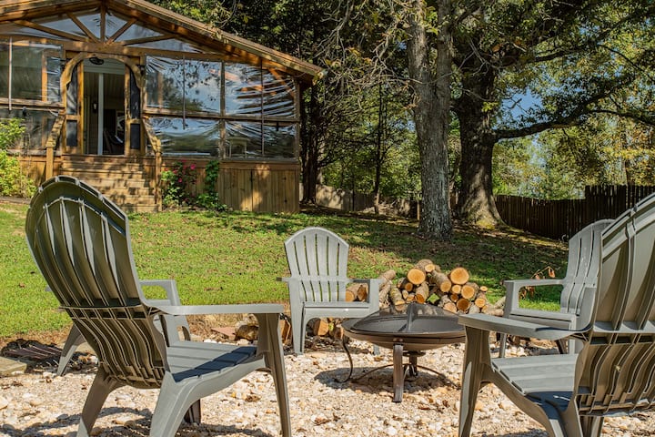 Quiet Smoky Mountain Escape · Hot Tub · Near Black - Walland, TN