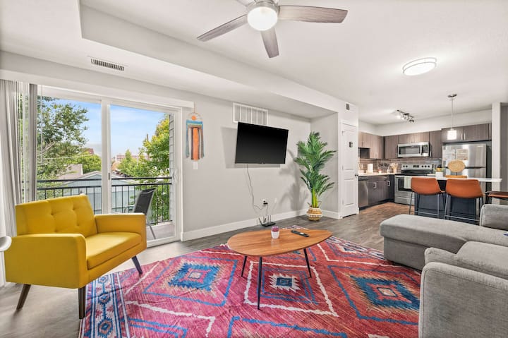 Bright 2br Slc Apt Hot Tub Parking - Salt Lake City, UT