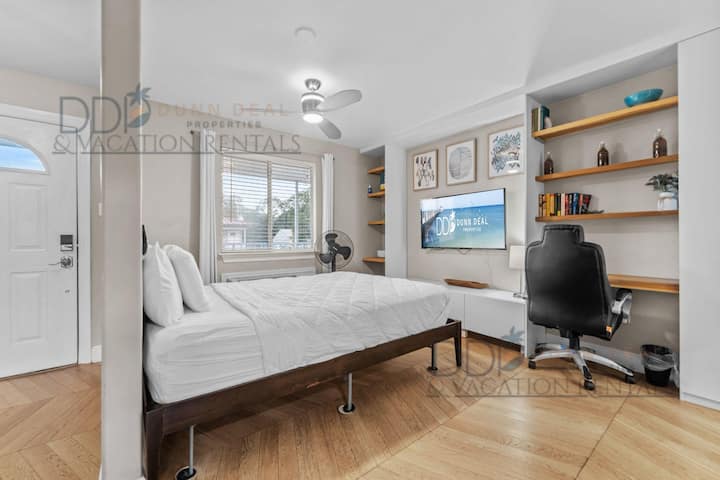2 Oak Shores Studio Just A Short Walk To The Beach - Biloxi, MS