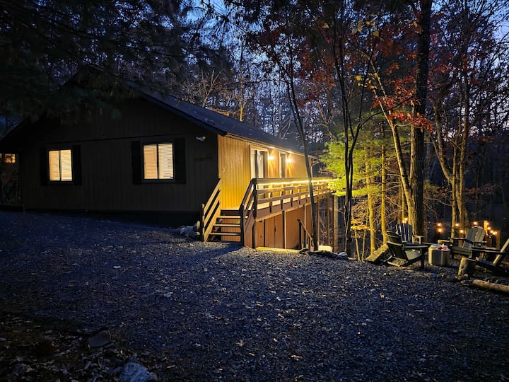 Secluded Cabin | Hot Tub, Firepit, Cozy - Virginia