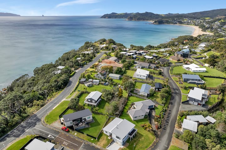 Langs Beach Coastal Getaway - Walk To Beach - Waipu