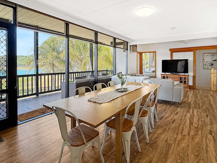 Lakefront Palms - Bonnie Doon