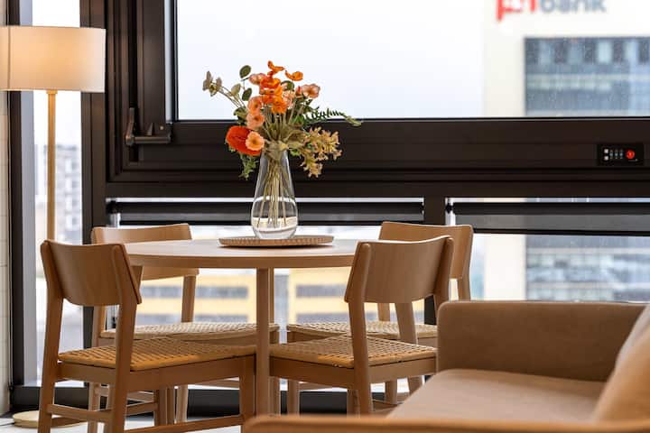 Perth Cbd Oasis Stylish Apartment With City Views, - Perth