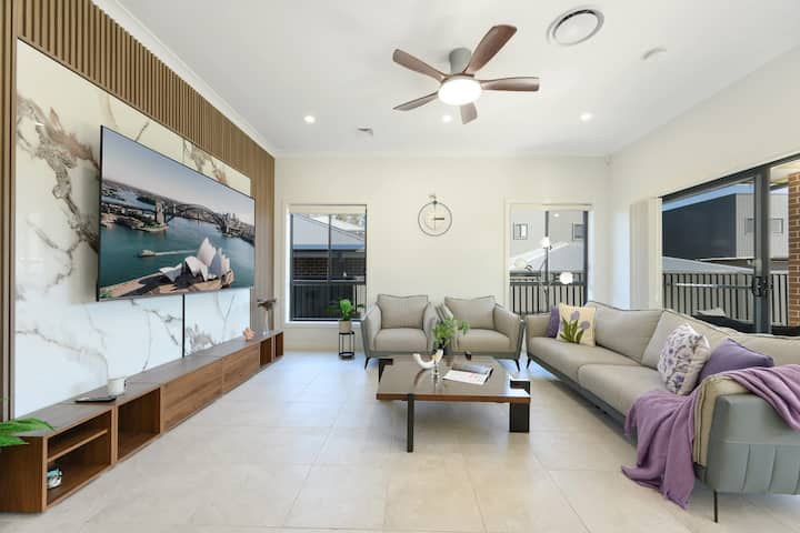 5br Home Near Liverpool Leppington & Airport - Australia