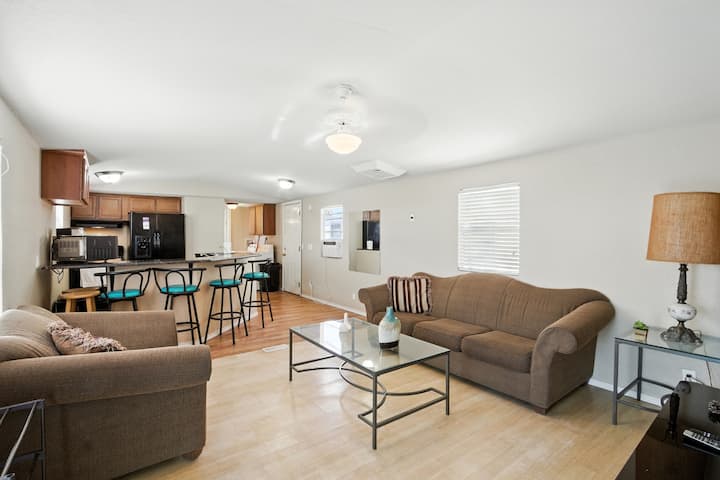 Desert Haven Cozy 2-bedroom Mobile Home Near Nmsu - Las Cruces, NM