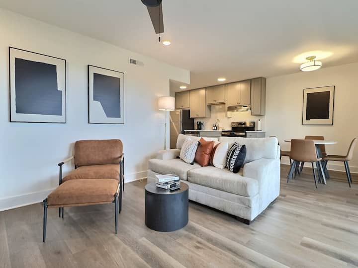 City Overlook W/ Pool & Extra Large Balcony - Birmingham, AL