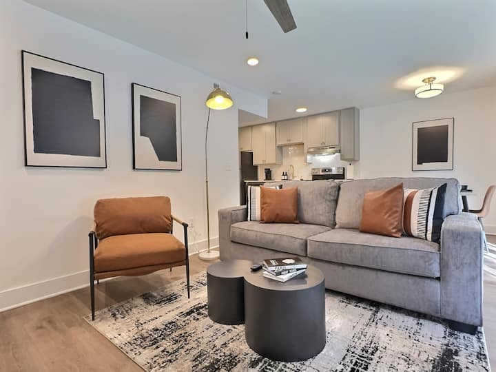 City Overlook W/ Pool & Extra Large Balcony - Birmingham, AL