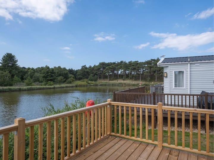 Pinewoods Lakeside Luxe No.3 - Burnham Market